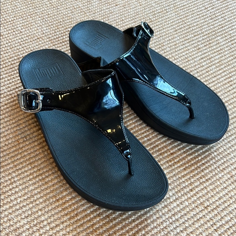 Fitflop Black Patent Thong Sandal- Adjustable Buckle - Gem